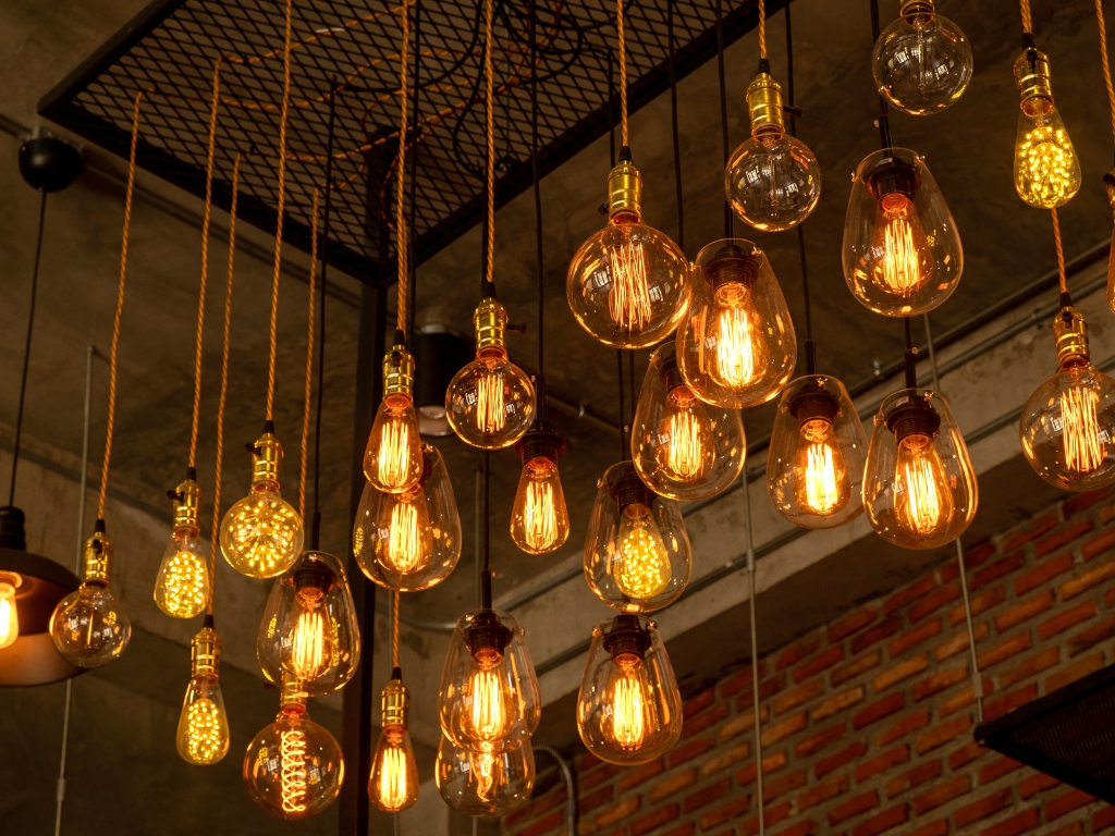 Tổng hợp loại bóng đèn trang trí độc đáo giúp không gian trở nên sang ...